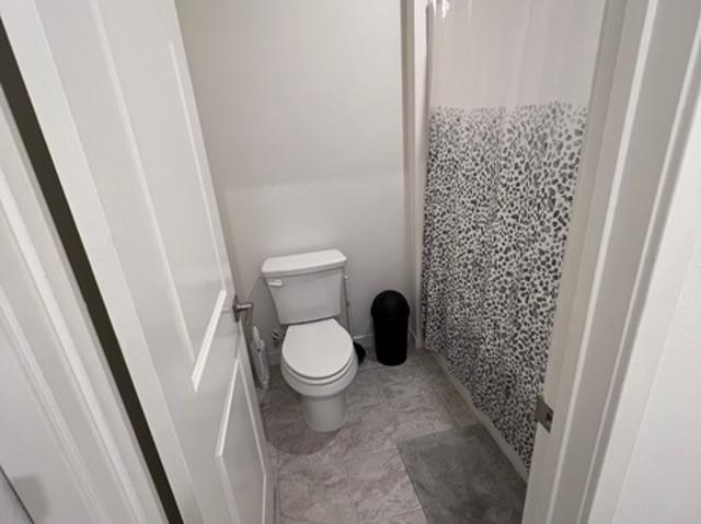 Modern Townhome Room for Rent!