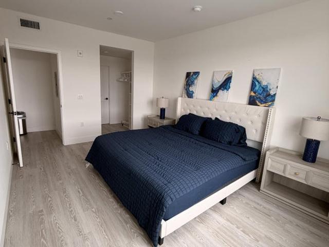 Modern Top Floor Luxury | Private Bed + Bath | Hol