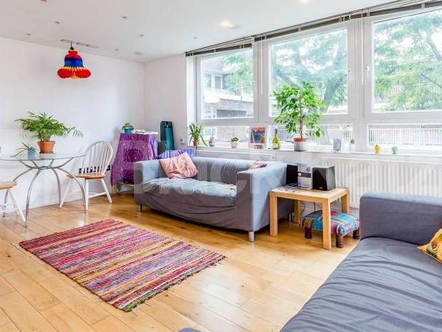 Modern three bed with big lounge wood floors and a modern kitchen & bathroom