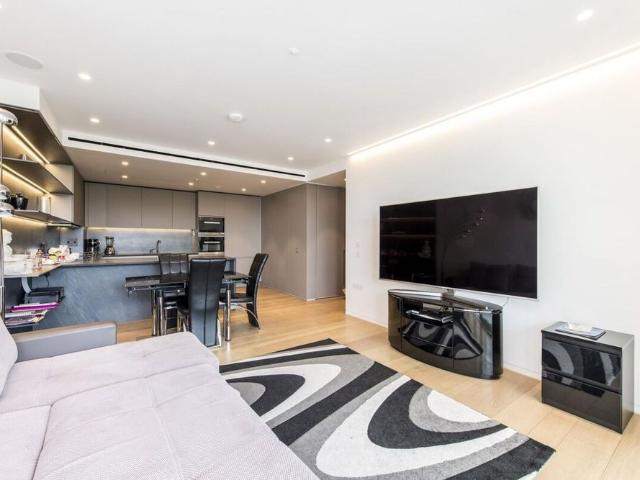 Modern three bedroom apartment to rent in Victoria, SW1W