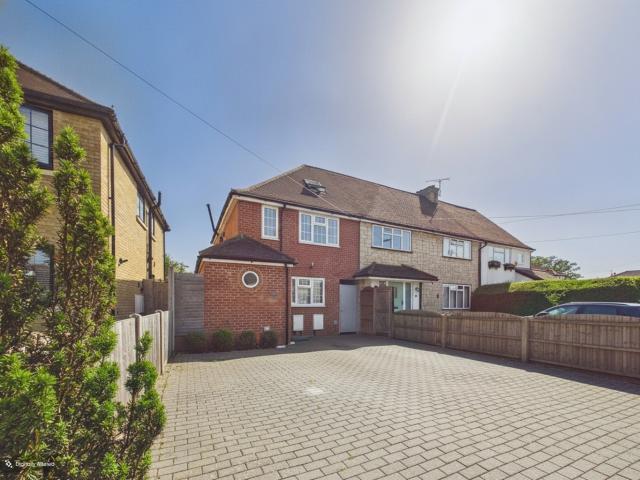Modern Three Bedroom Home with Driveway in St. Albans