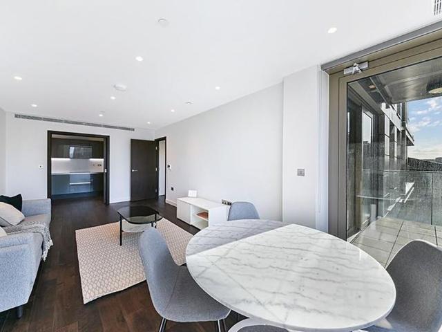 Modern two bedroom apartment available to rent close to Tower Hill