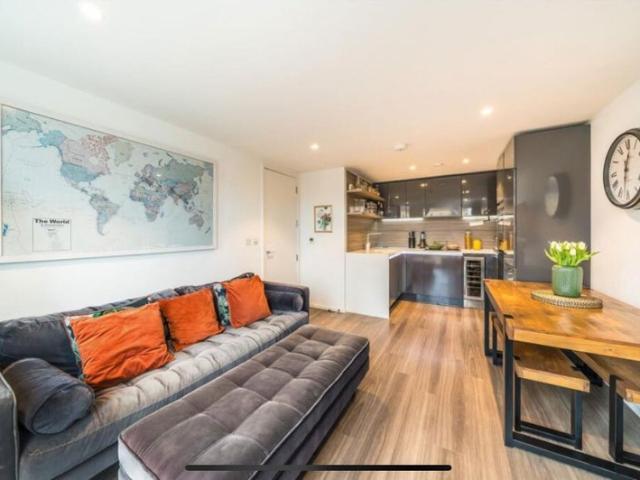 Modern Two Bedroom Apartment All Bills Included