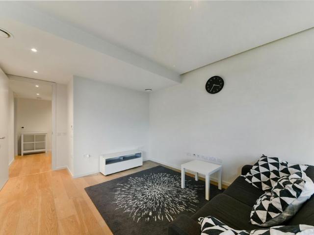 Modern two bedroom apartment located in the highly sought after Arthouse development, King's Cross N1C