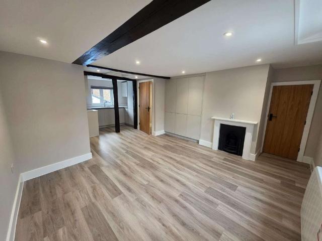 Modern two bedroom apartment with character in central Marlow