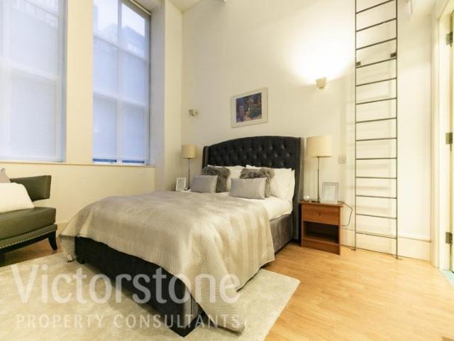 Modern Two Bedroom Apartment With Private Terrace And Resident Gym in City Road, London, EC1V