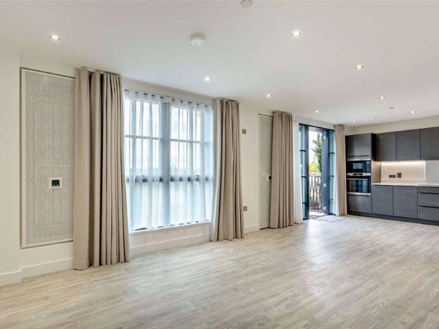Modern two bedroom ground floor flat with two bathrooms