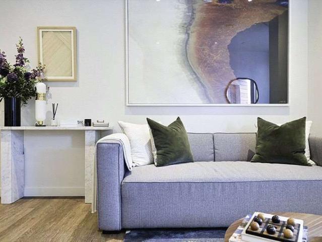 Modern Two Bedroom Flat in Nine Elms with Stunning Roof Terraces, Pools, Gyms & Amenities