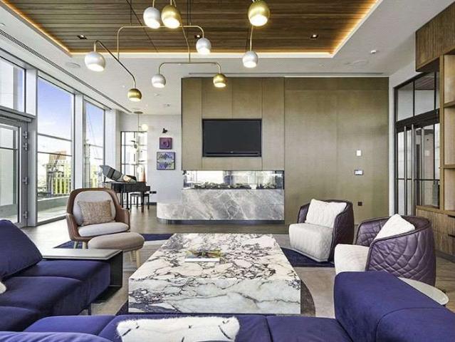 Modern Two Bedroom Flat in Nine Elms with Stunning Roof Terraces, Pools, Gyms & Amenities