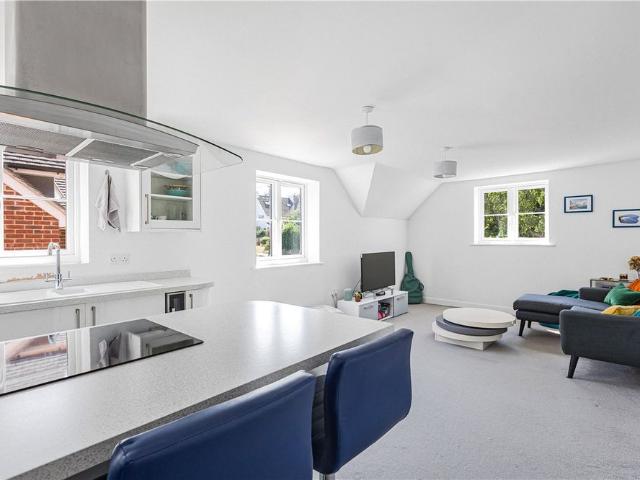 Modern two bedroom furnished apartment with a high spec finish, located in the sought after Yarnell Hill area