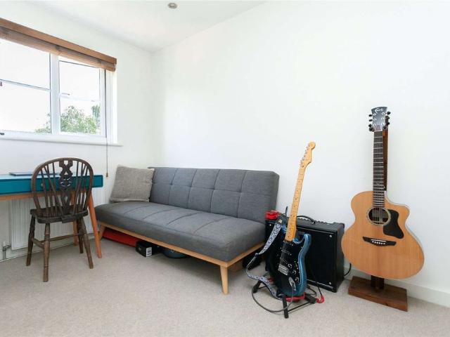 Modern two bedroom house with south facing garden