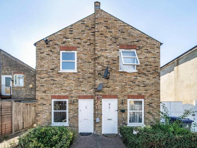 Modern Two Bedroom Maisonette for Rent in London, W7