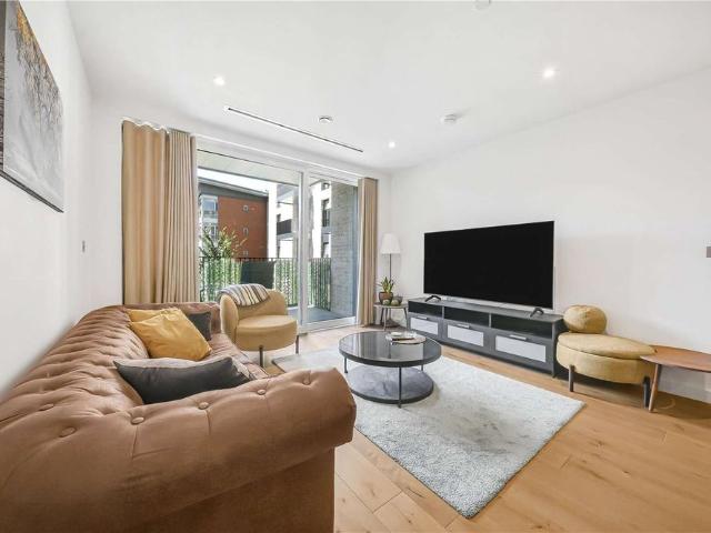 Modern two bedroom two bathroom apartment with direct access to a balcony
