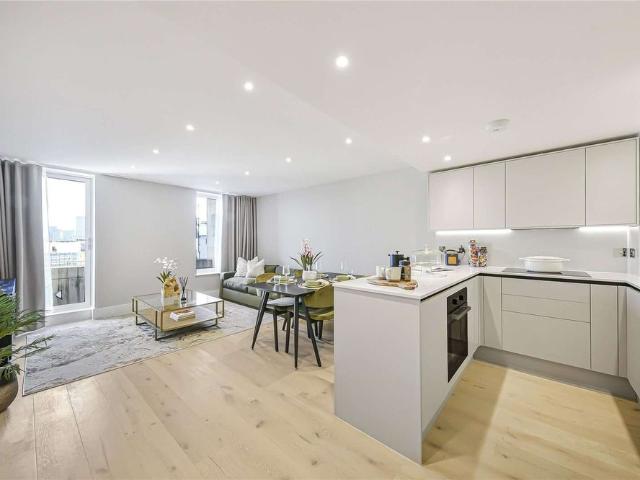 Modern two double bedroom apartment moments away from Baker Street