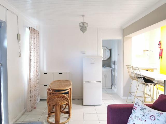 Modern two double bedrooms flat, bills excluded