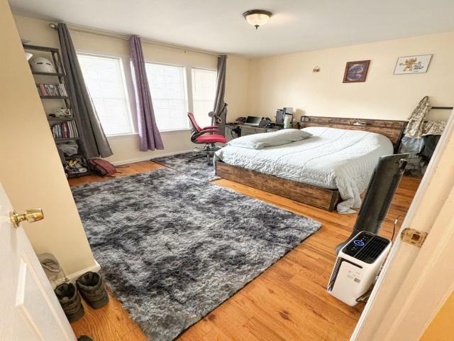 Modern XL Master Bedroom + Private En Suite Bath