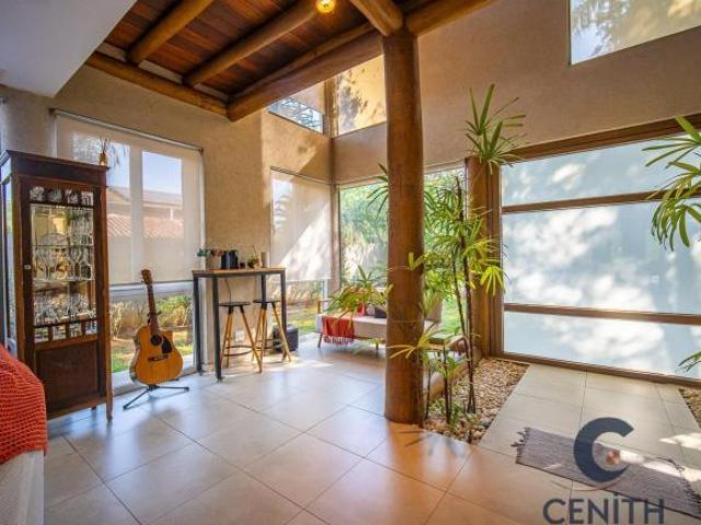 Moderna Casa à venda no Condomínio Jardim Passárgada E – Granja Viana