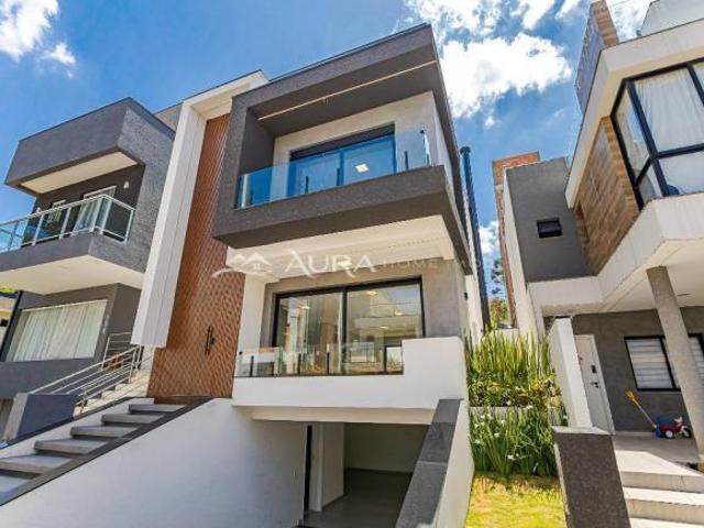 Moderna Casa de condomínio com 3 suítes no Bairro Santa Cândida