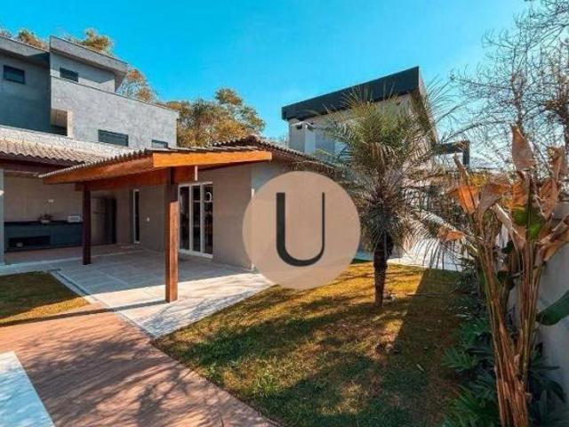 Moderna Casa de alto padrão com 282 m², 3 suítes e piscina, na Granja Viana. Condomínio Nova Higienó