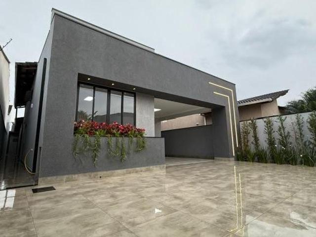 Moderna casa na rua 12, vazada para estrutural em Vicente Pires !
