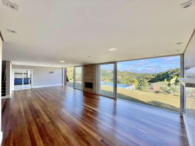 Moderna, 4 suítes, gourmet, piscina e vista panorâmica!
