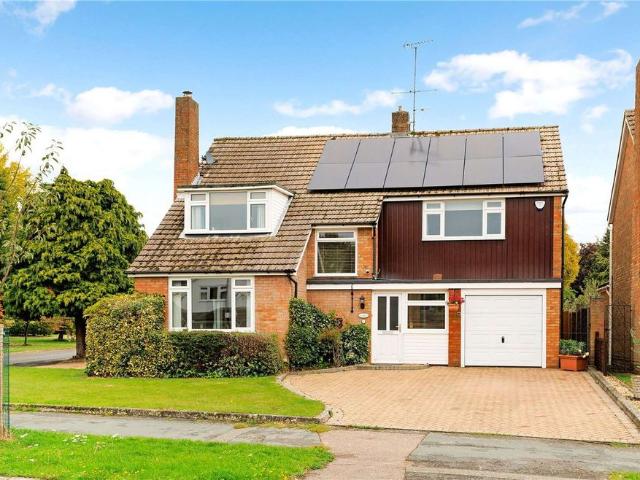 Modernised four bedroom detached family home in superb location approximately 0.4 miles to Harpenden town centre and station