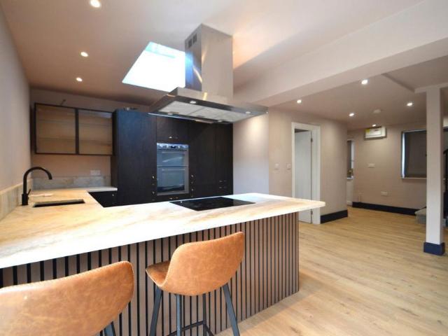 Modernised 3 Bedroom House with a. 3 bed terraced house to rent £3,250 pcm £750 pw