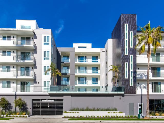 MODERNO Metro Luxury Living