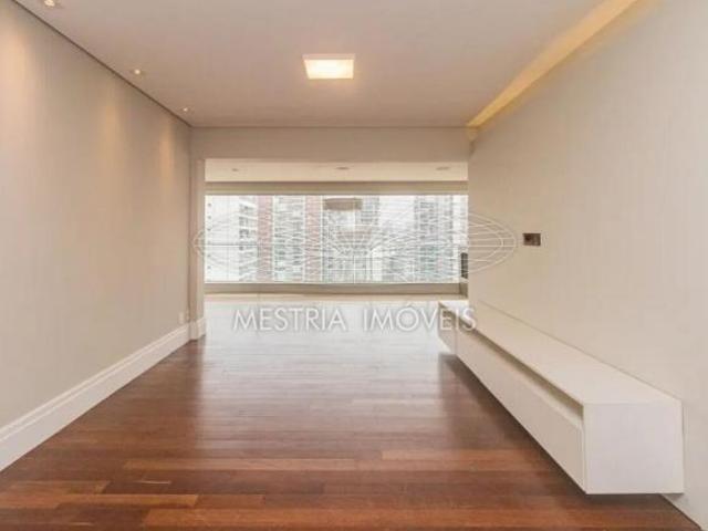 Moderno, com vista incrível e a apenas 200 metros do metrô Campo Belo!