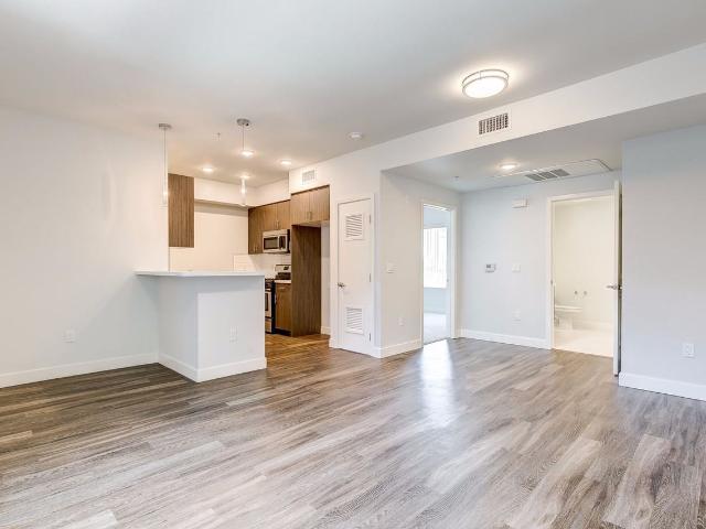 MODERNO Luxury Living East 2 Bedroom Apartment for Rent at 5338 Cartwright Ave, Los Angeles, CA 91601 Mid Town North Hollywood