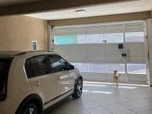 Moderno Sobrado de 125m² com Acabamentos Planejados em Localização Privilegiada