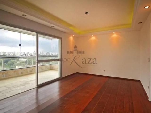 Moema 4 Dormitórios 3 Suítes 260m² 3 Grs R$ 2.499.000