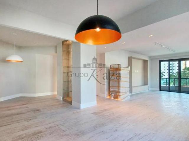 Moema 4 Dormitórios 3Suítes 193m² 2 Grs