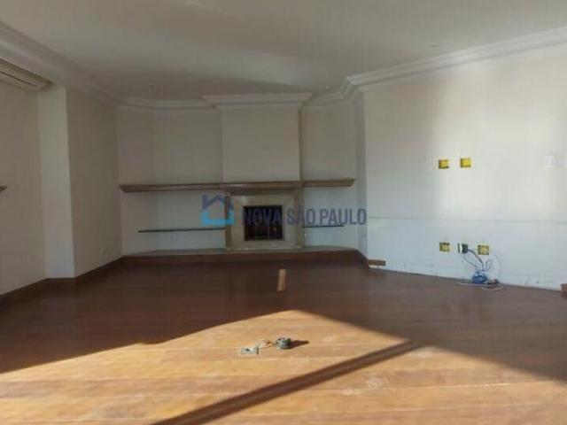 Moema | 4 quartos | 4 suítes | 4 vagas | 246 m² | próximo ao metrô Moema