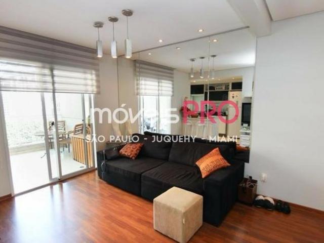 Moema, 70m² e 2 vagas fora de rota e andar alto