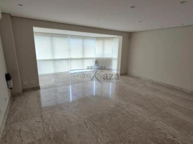 Moema 152m² 2 Suítes 2 Grs + área Gourmet