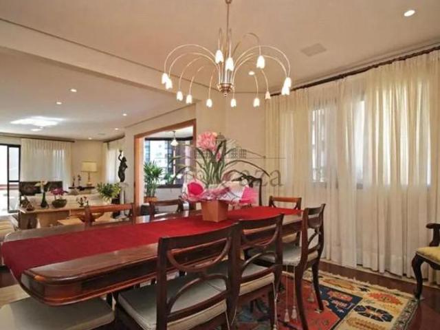 Moema 200m² 3 Dormitórios 5 Grs R$ 2.500.000,00
