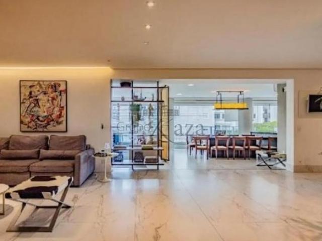 Moema 278m² 3 Suítes 4 Grs