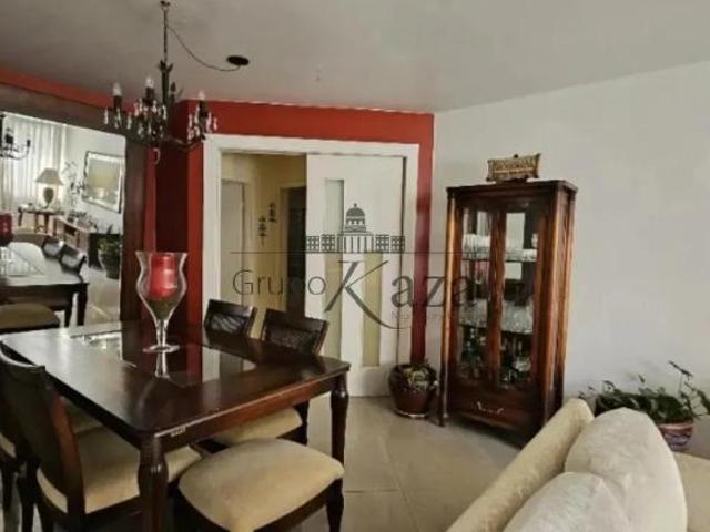 Moema 3 Dormitórios 131m²