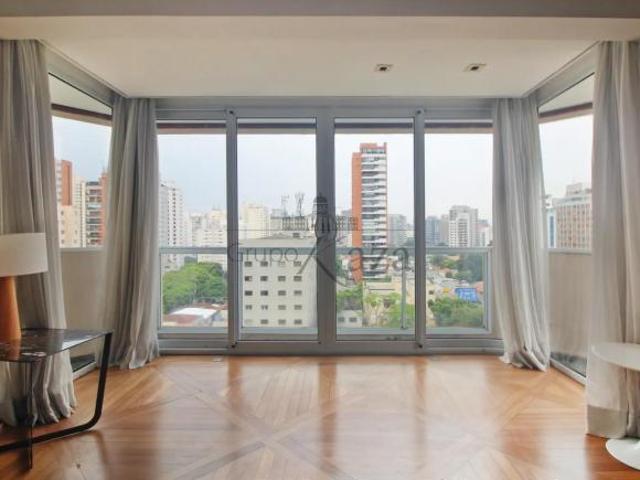 Moema 3 Dormitórios 2 Suítes 143m². 3 Grs R$1.799.000