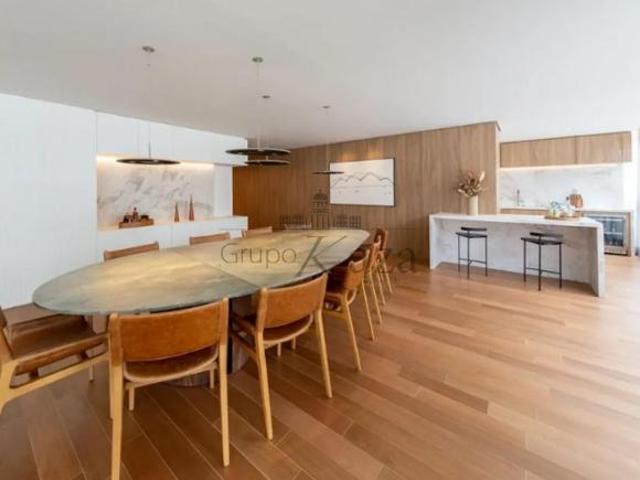 Moema 3 Dormitórios 315m² 4 Grs