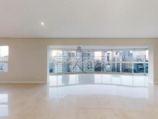 Moema 3 Dormitórios 324m² 6 Grs