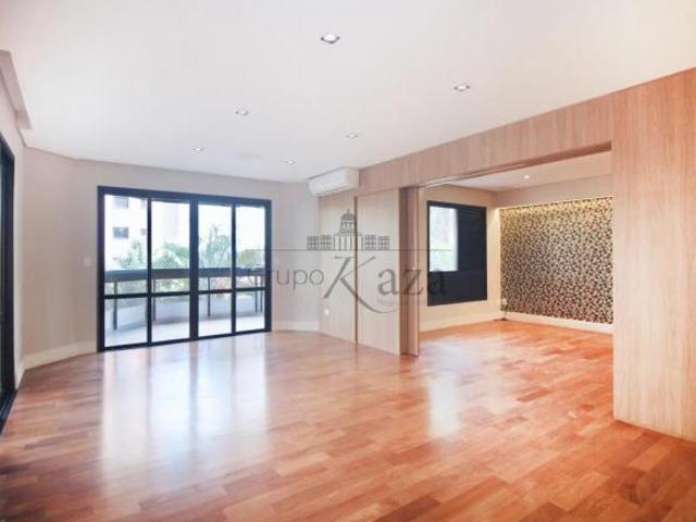 Moema 3 Suítes 216m² 3 Grs