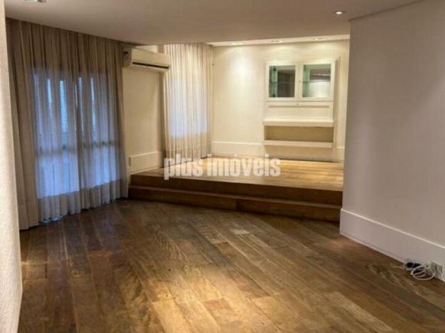 Moema 3 suítes com 220 m²