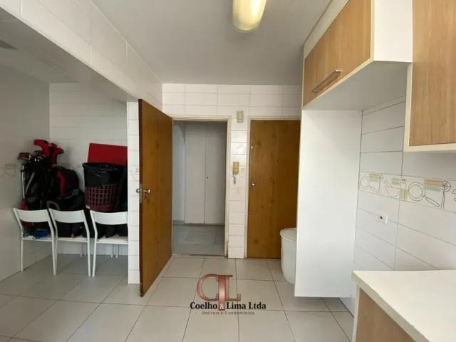 Moema apartamento amplo e ensolarado!