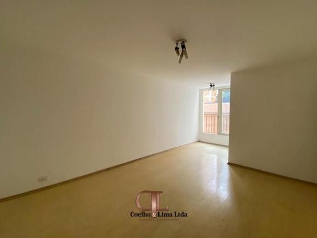 MOEMA APARTAMENTO AMPLO E PRECISANDO DE REFORMA!