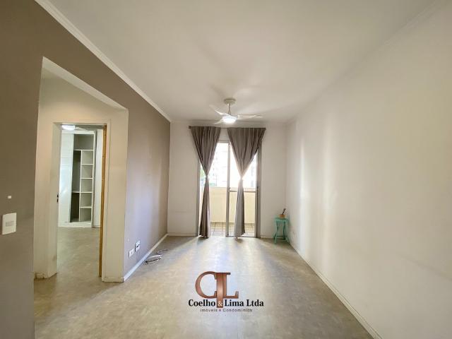 MOEMA APARTAMENTO COM SACADA E VAGA LIVRE!