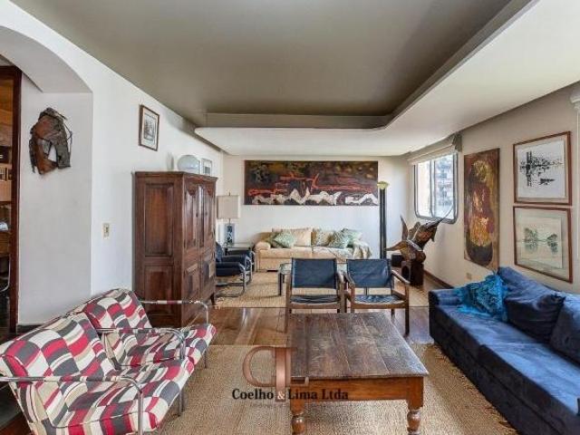 MOEMA APARTAMENTO FORA DE ROTA E PRÓXIMO PARQUE!