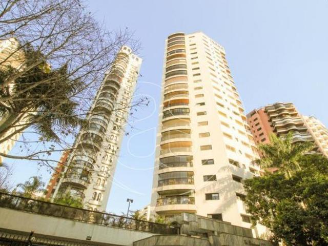 Moema | Apartamento Sofisticado com 160m², 3 Suítes, Terraço e 3 Vagas!