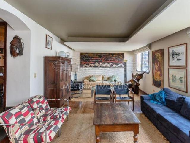 Moema | Apto com 3 dormitórios | 210 m² | 4 vagas | Localização excelente!